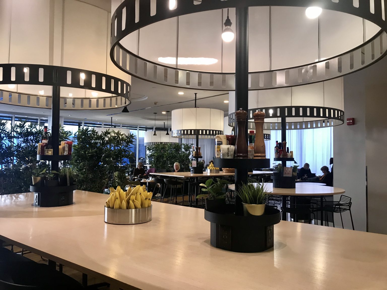 Ett besök i SAS Lounge Newark, New York — lite mera rosa reseblogg