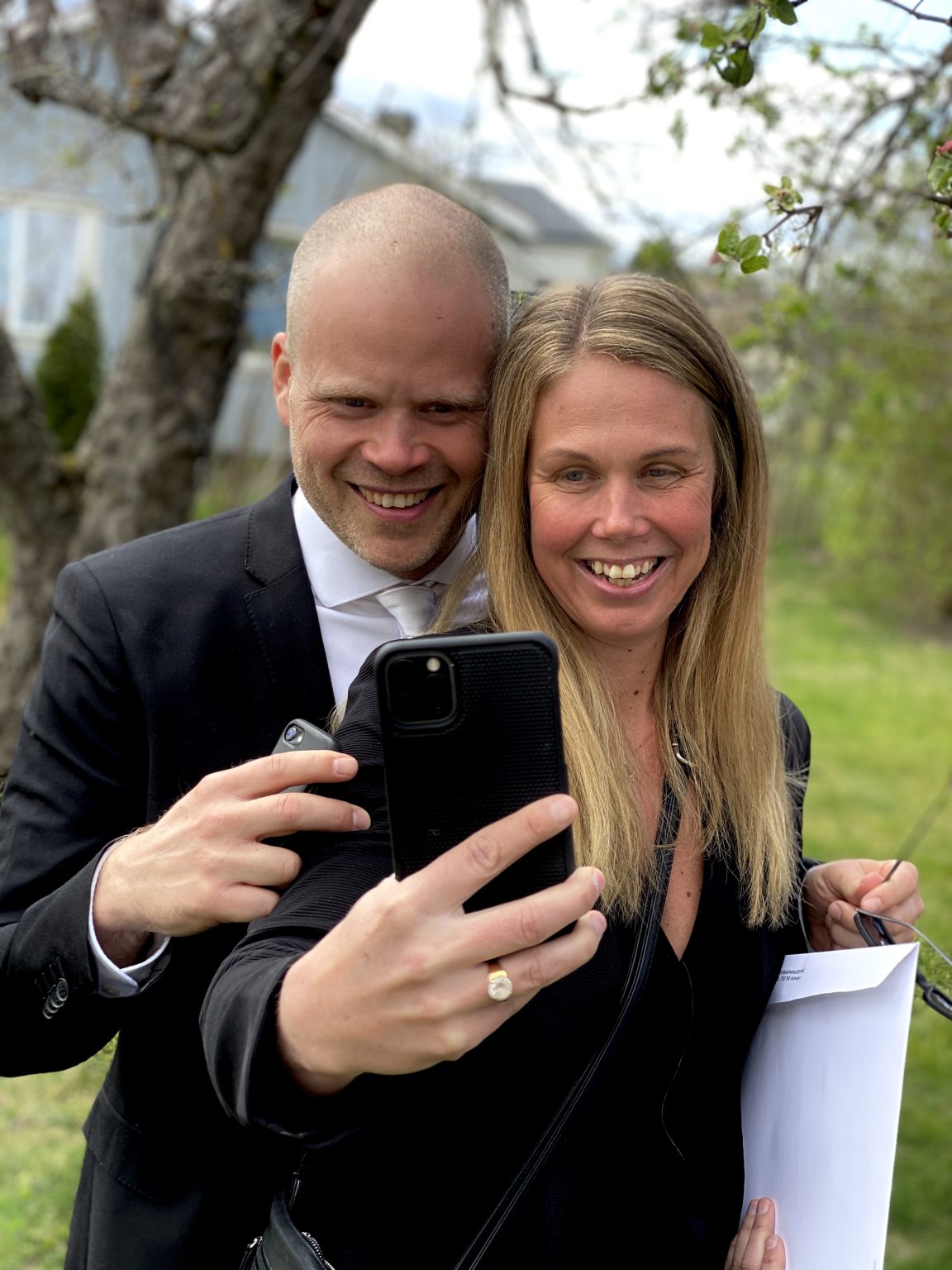 Fyra bröllop och åtta begravningar — lite mera rosa