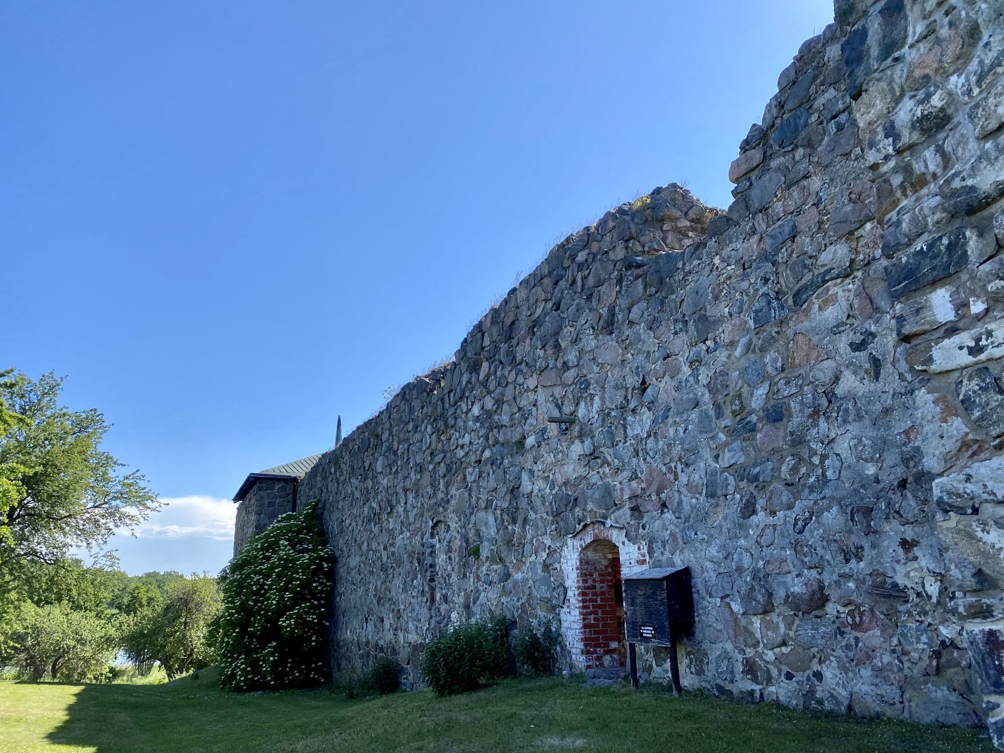 Stegeborgs slottsruin - ett besök i Vasaborgen med blodig historia