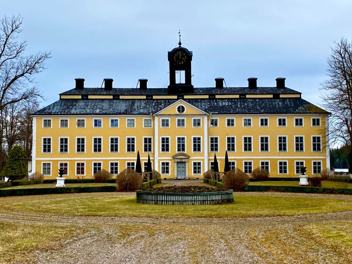 Slott i Östergötland — lite mera rosa