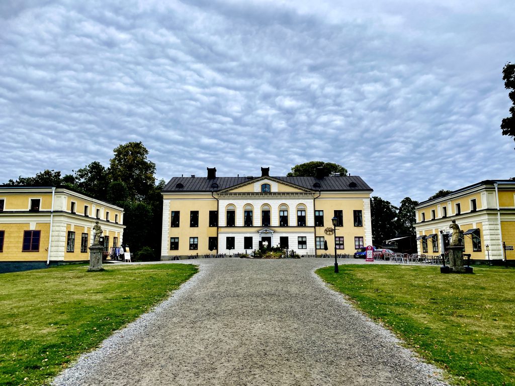 Taxinge slott - kakslottet i Sörmland — lite mera rosa